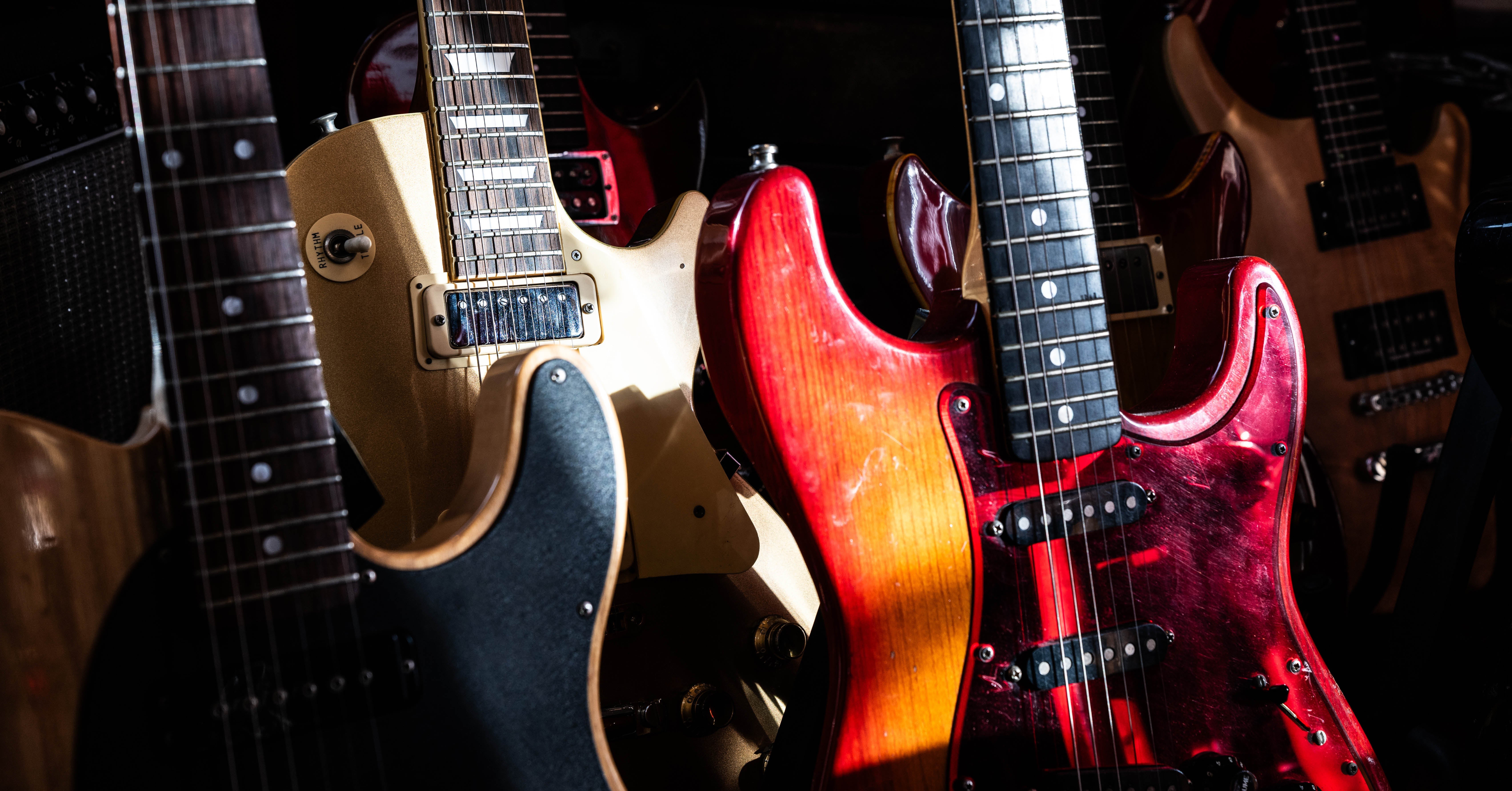 Electric Guitars – Hanks
